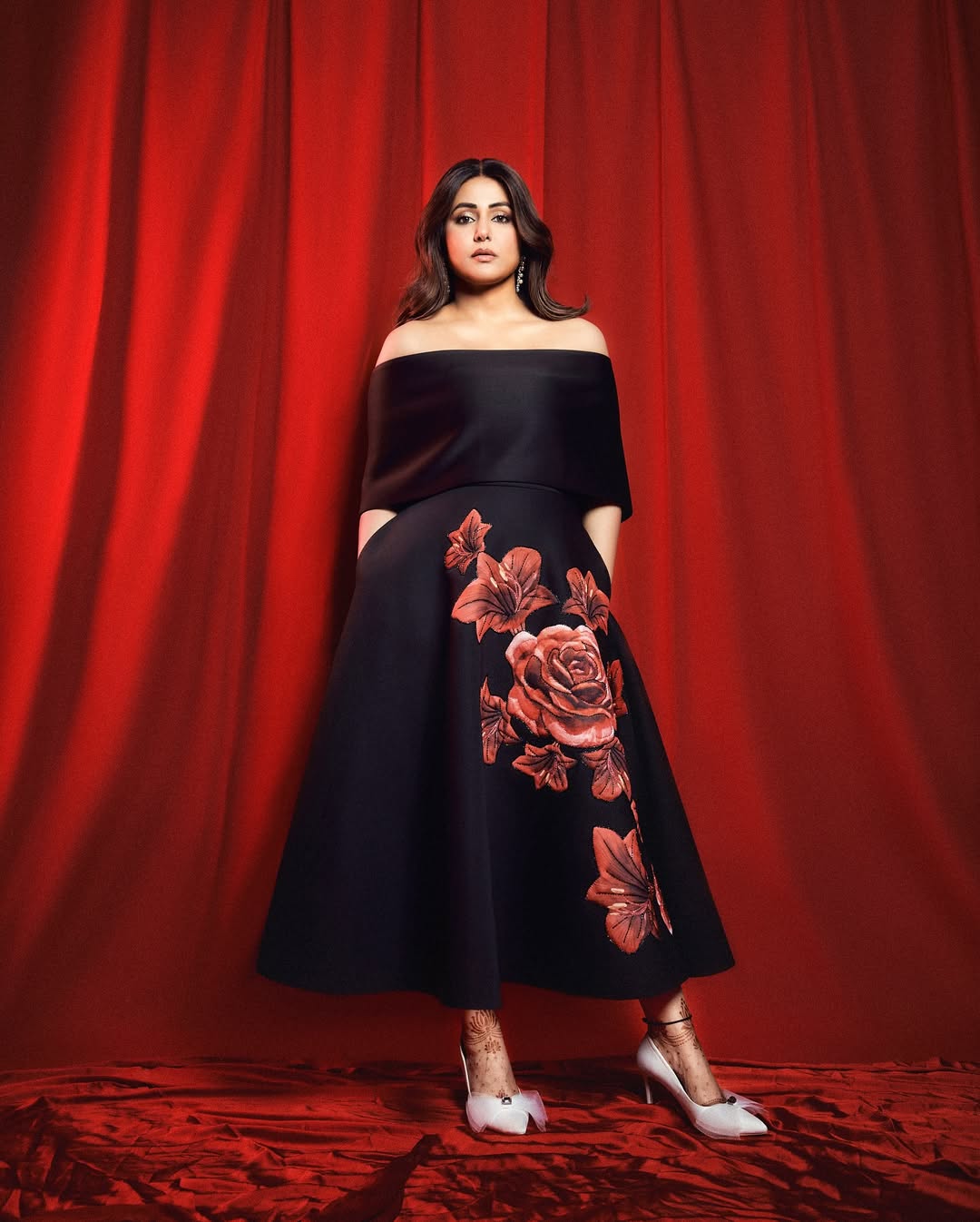 Riva embroidered dress with abstract floral motifs – Ozeqo