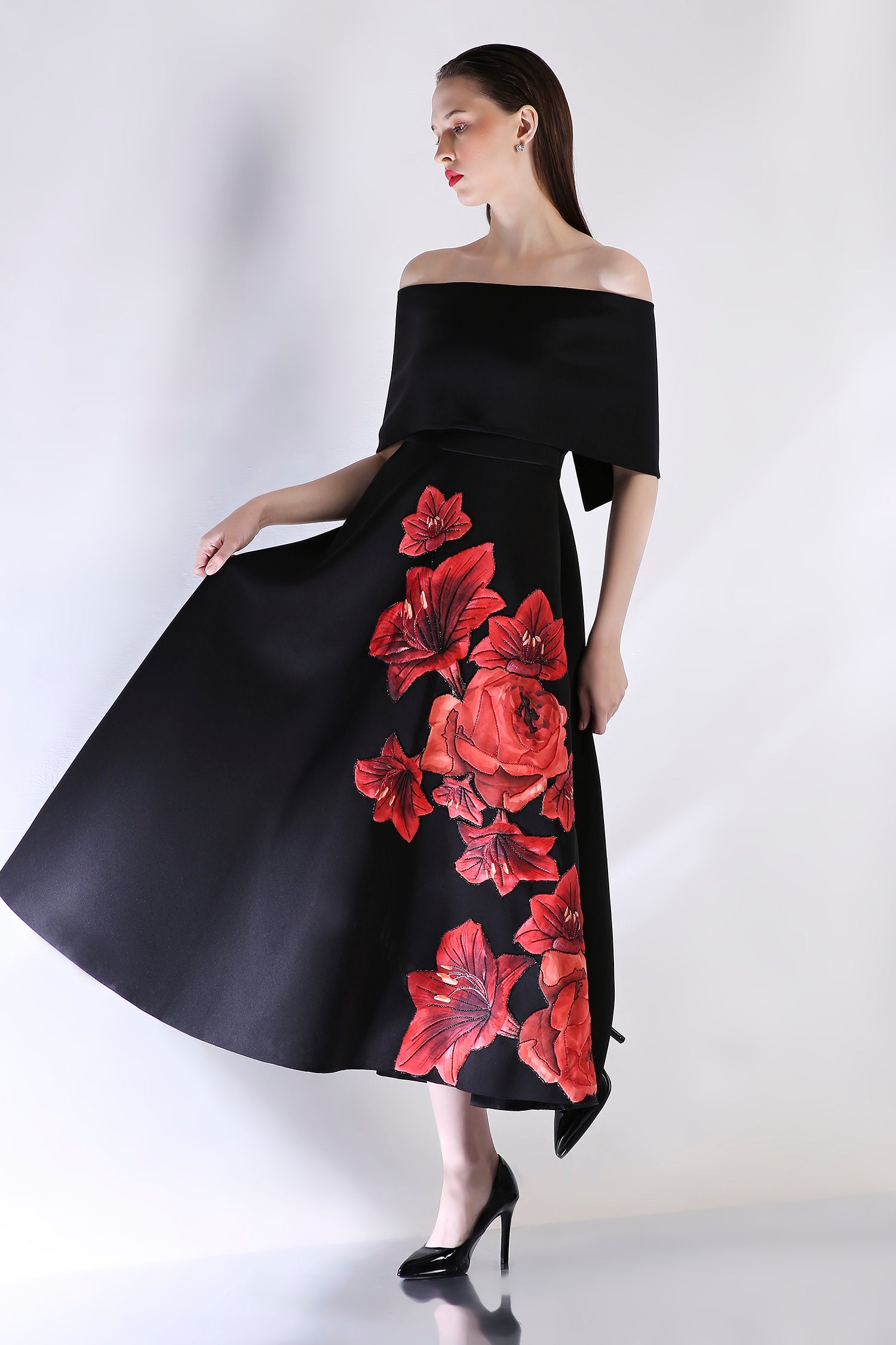 Riva embroidered dress with abstract floral motifs – Ozeqo